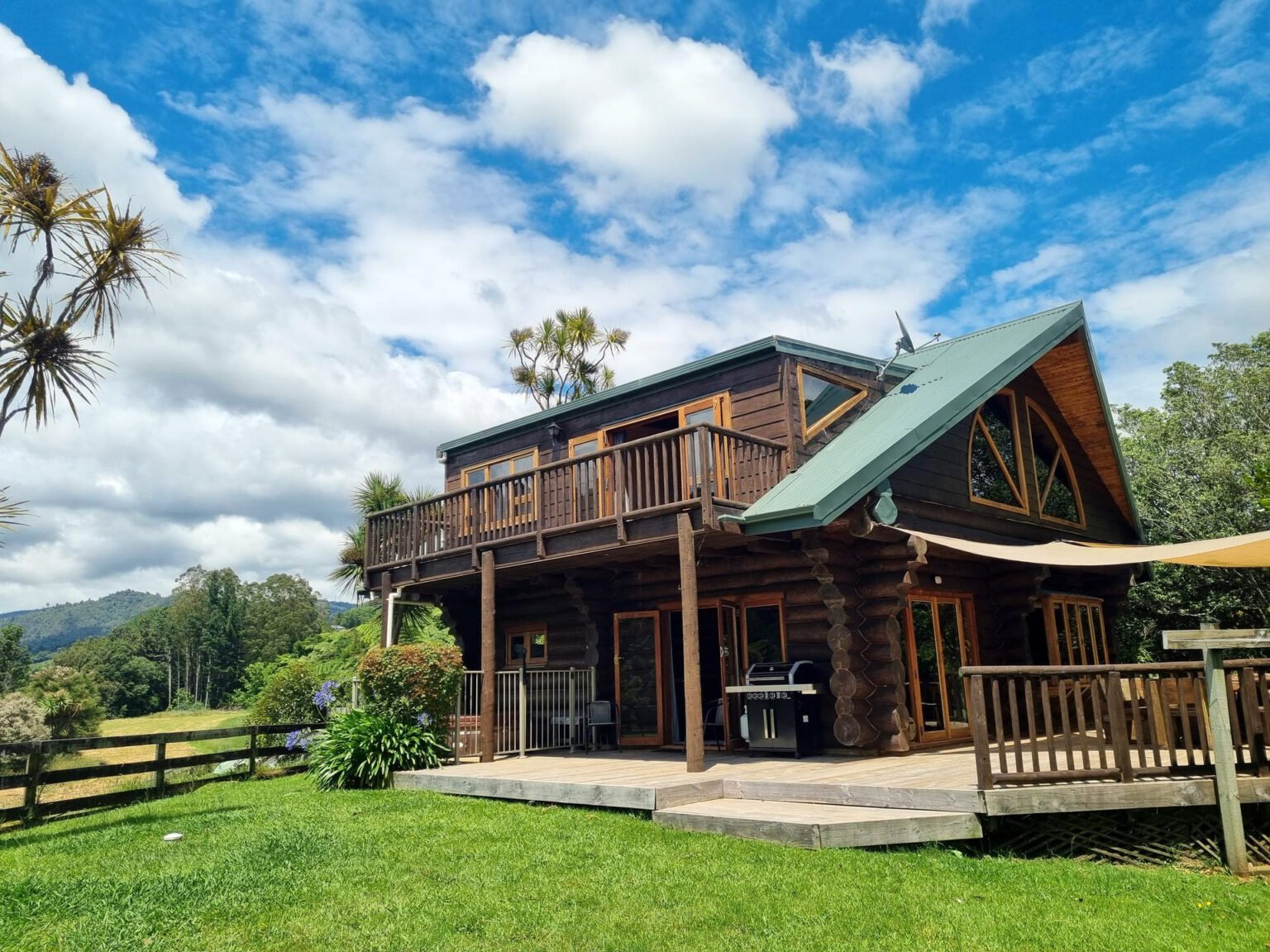 The Log Cabin Holiday Home, Waitawheta Valley, Waihi - NZ Online Travel